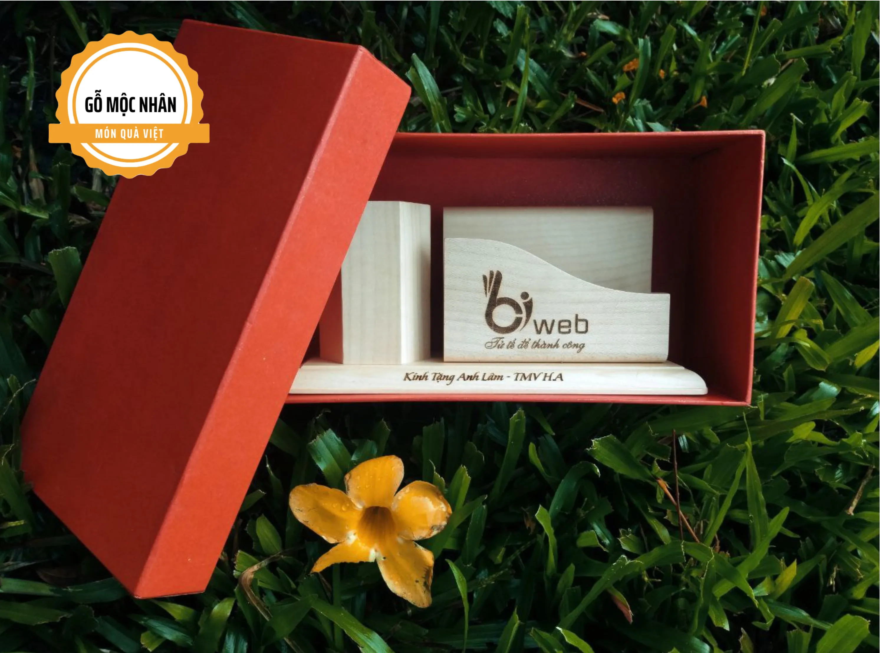 CÔNG TY CÔNG NGHỆ BIWEB tặng Combo Namecard cho Quý Đối tác và Khách hàng