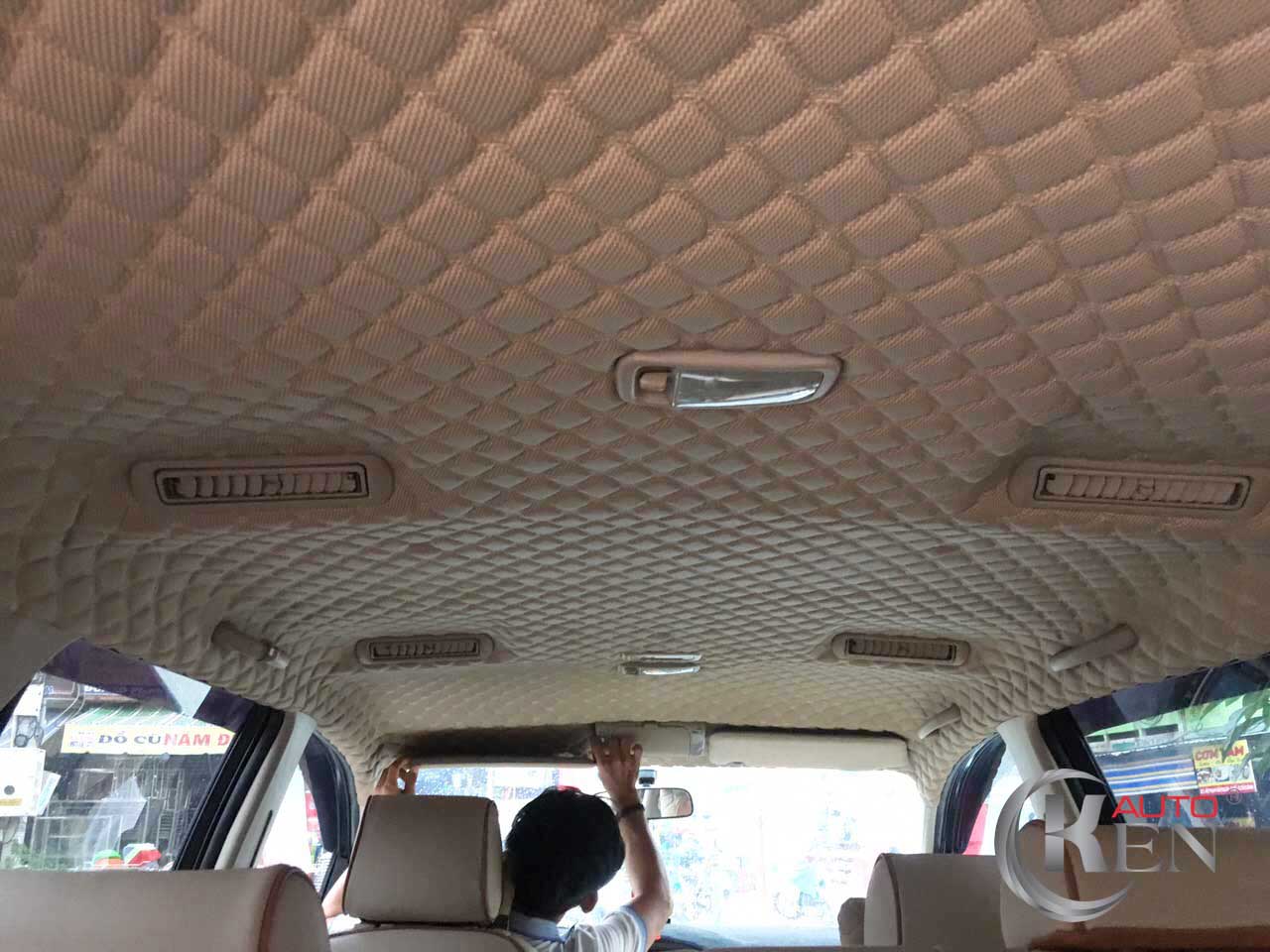 Lý giải vì sao ốp trần da 5D xe ô tô khiến giới chơi xe “xiêu lòng”