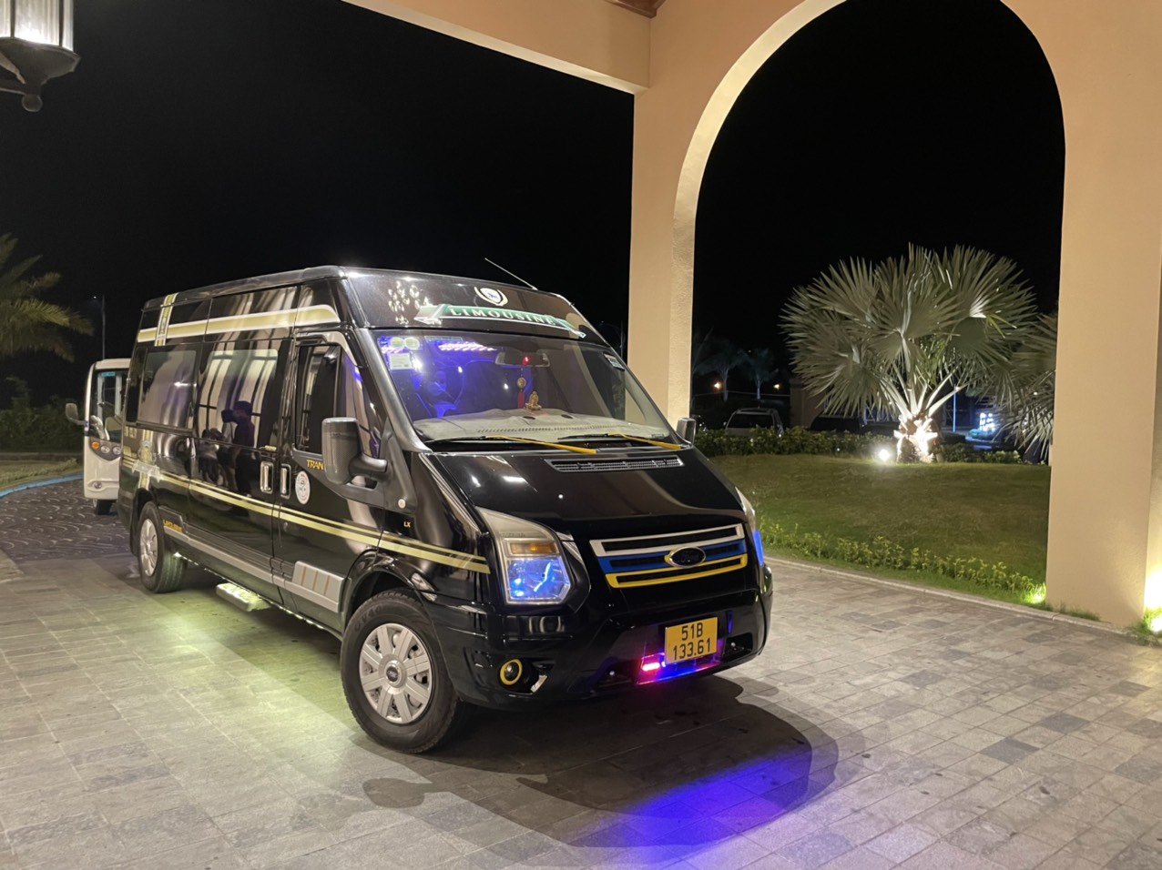 Dcar Limlousine 9 Seater Rental