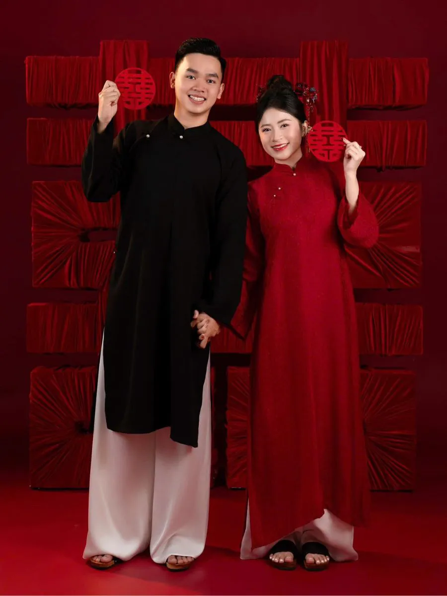 ÁO DÀI CẶP ĐỎ VÀ ĐEN CỔ PHỤC