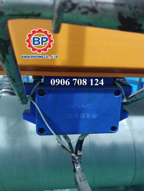 Chổi điện hộp kín JD-4-100A