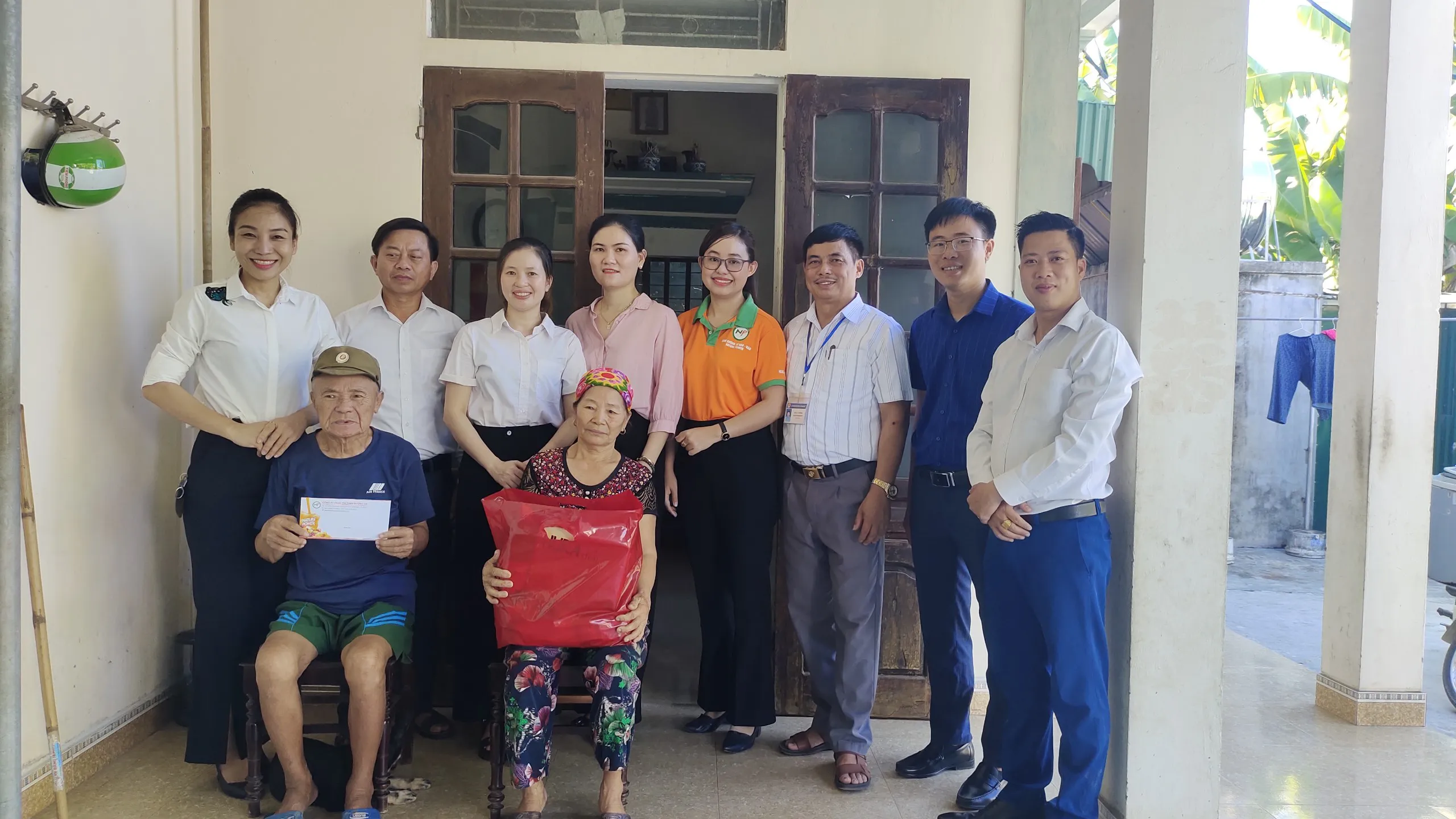 Thăm tặng quà mẹ Việt Nam anh hùng và các thương bệnh binh, nạn nhân ...