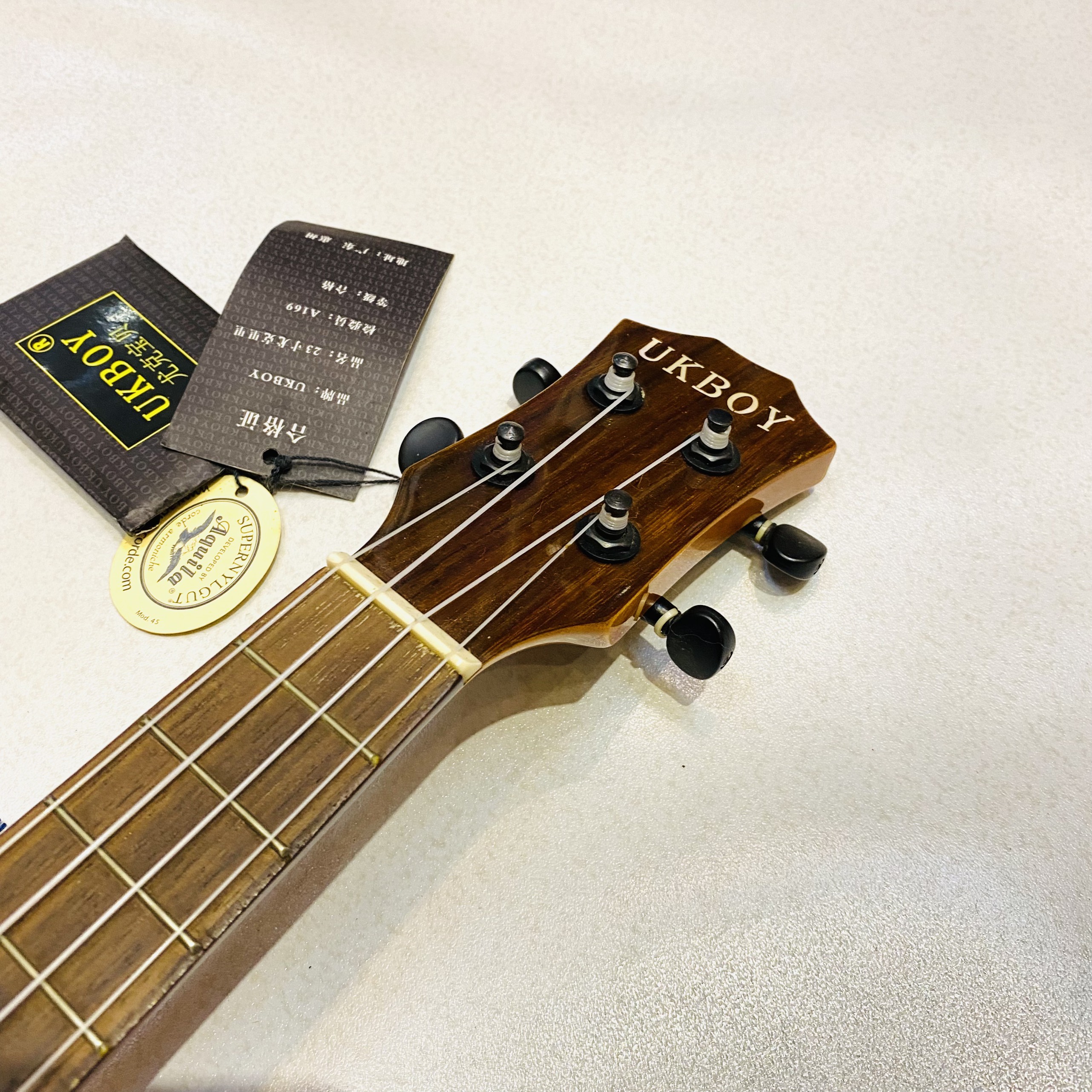 Đàn ukulele concert UKBOY cao cấp - Giá thành tốt nhất thị trường.