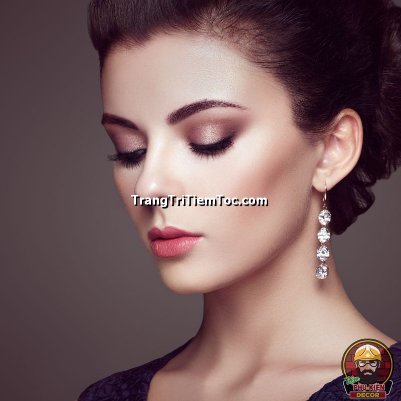 Tranh trang trí tiệm makeup đẹp