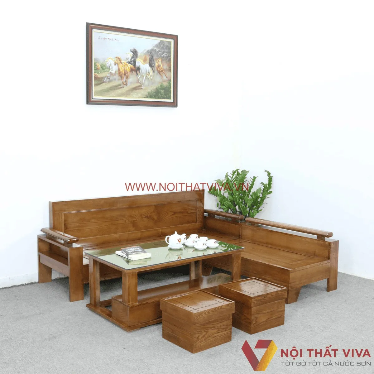 Top 4 sofa khung gỗ đẹp cho phòng khách Tết & cách trang trí sang trọng