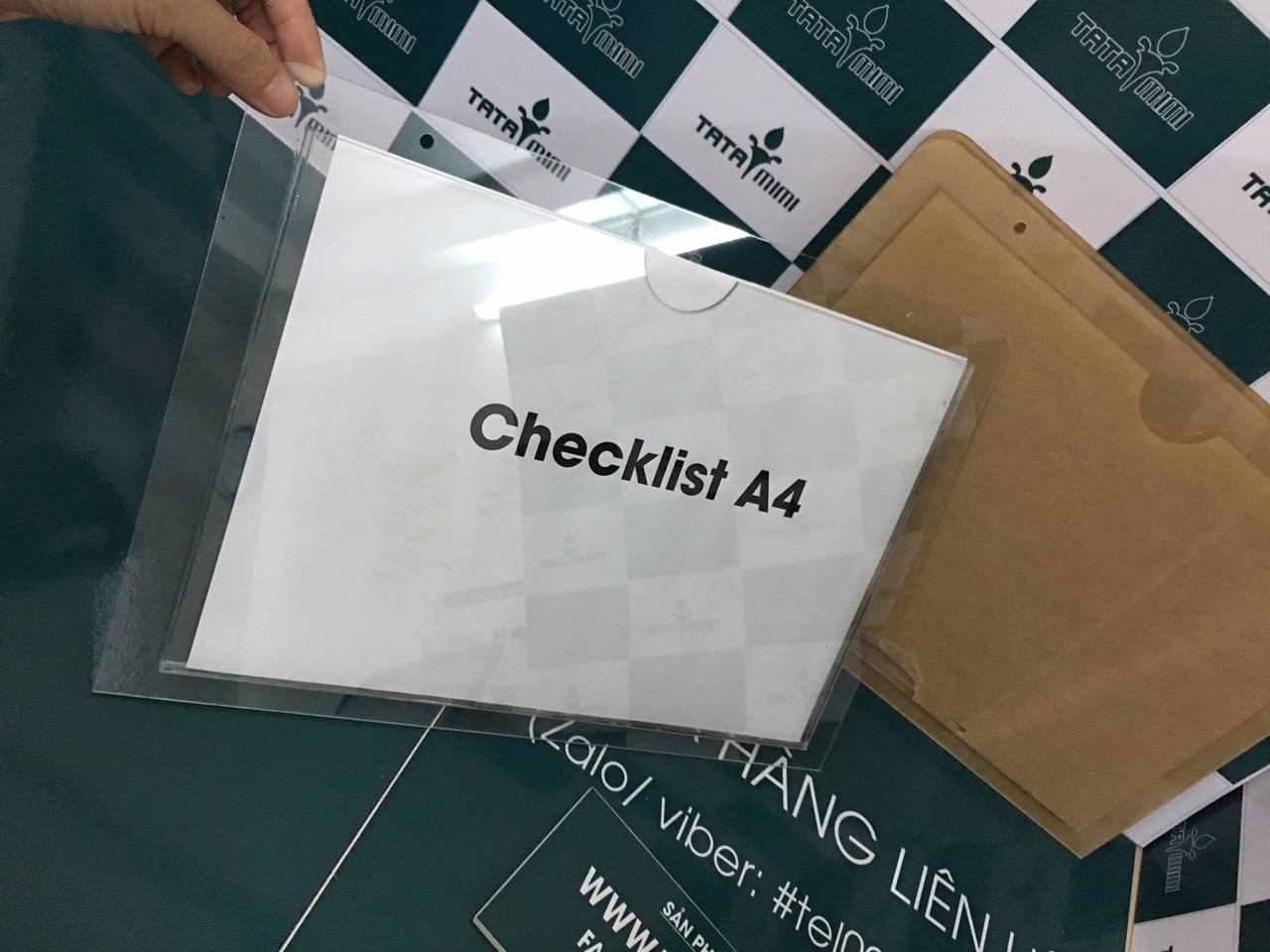 Checklist mica trong để giấy thông báo