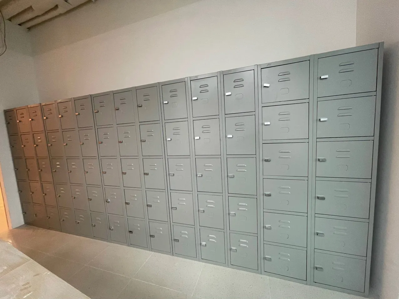 Bàn giao tủ locker tại tòa nhà QTSC9 Công Viên Phần Mềm Quang Trung.