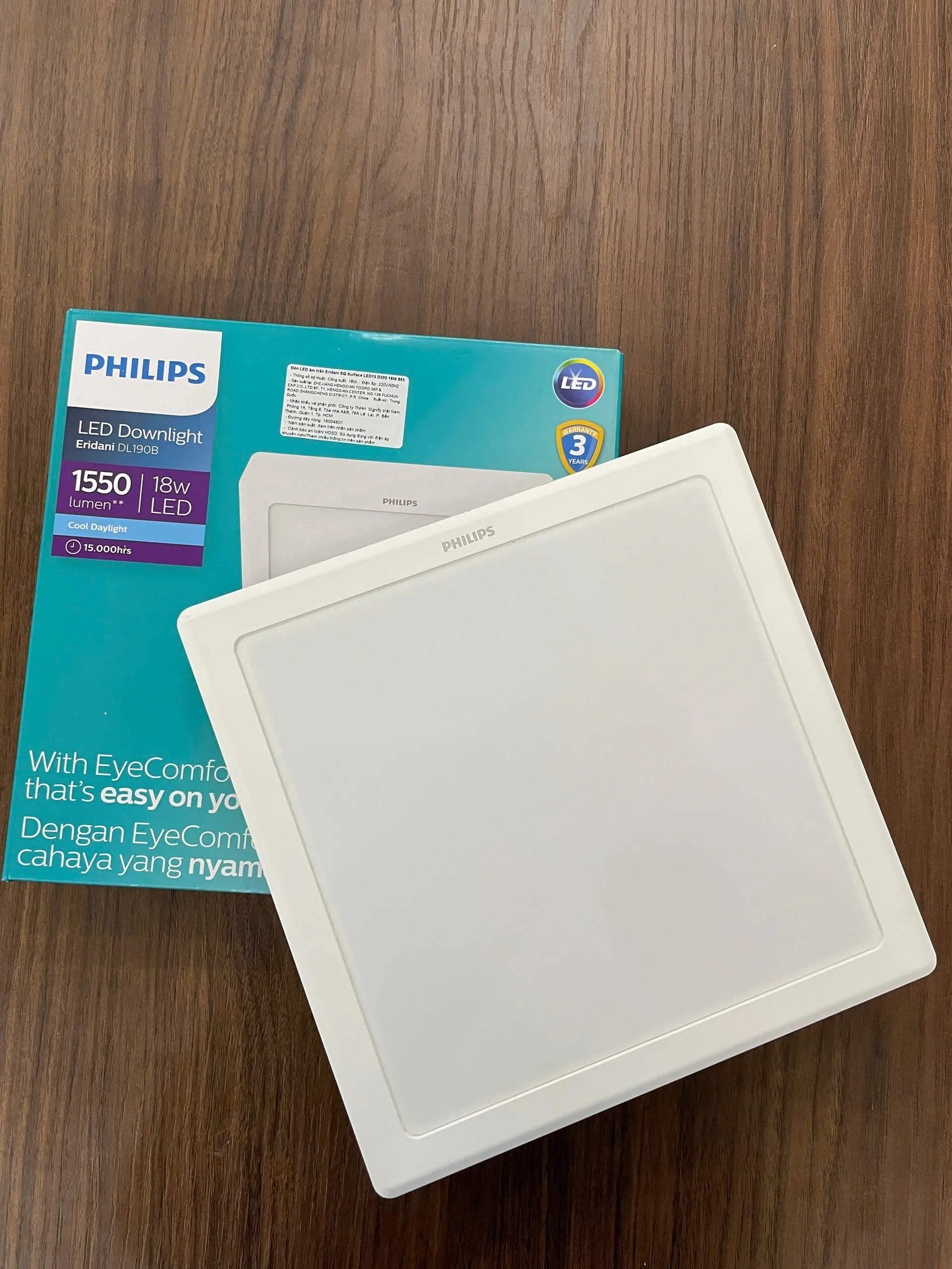 Ánh Sáng Tái Định Nghĩa | Khám Phá Đèn Led ốp nổi vuông Philips Eridani 18W