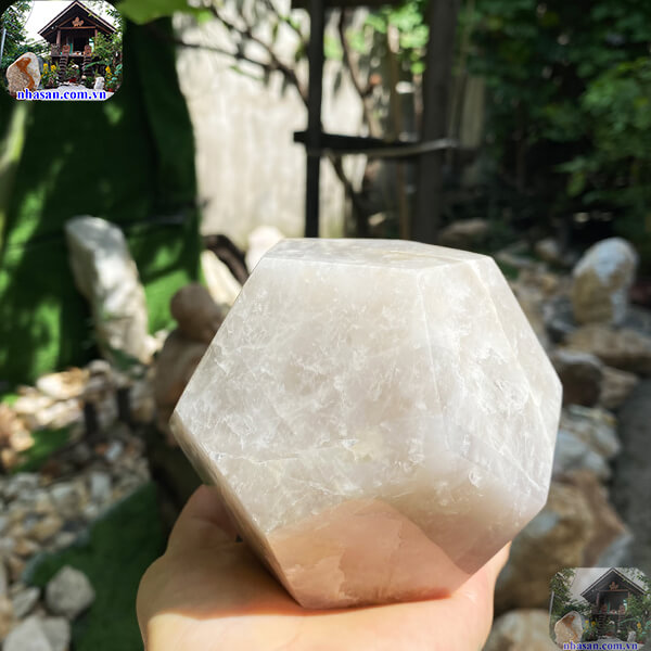 Quả cầu đa giác thạch anh trắng - Vượng khí, tài lộc
