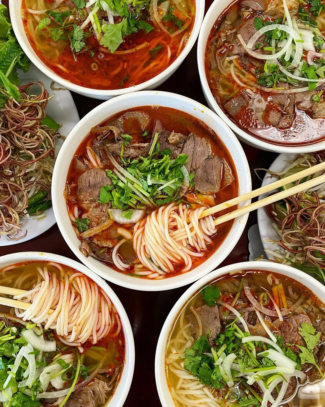 Bún bò Huế KHÁC GÌ so với bún bò ở các vùng miền?