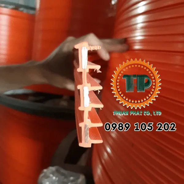 Đặc điểm của ray lấy điện cầu trục - ️Bề ngang ray 55mm, lõi đồng 10mm