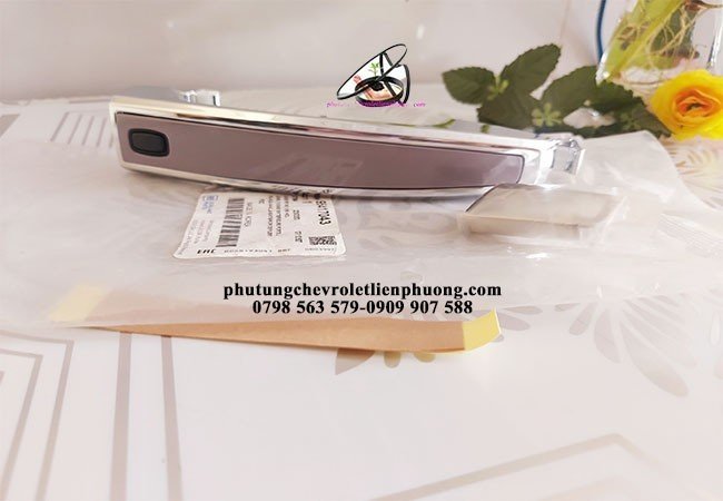 {{Sắc nét}} Tay mở cửa ngoài xe captiva c140 chính hãng, giá tốt