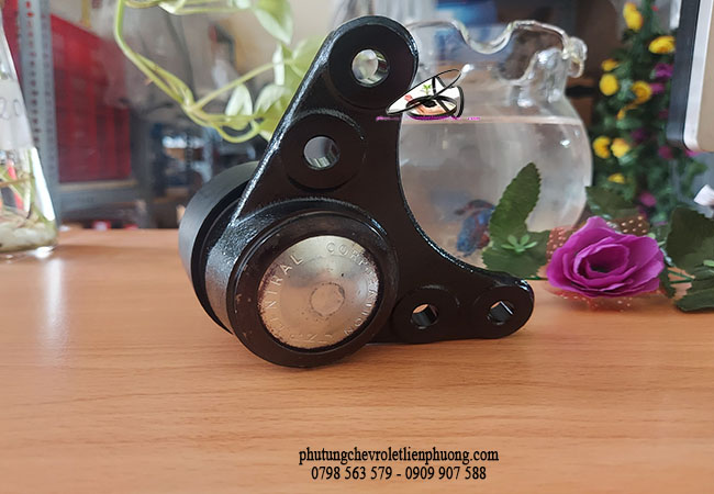 KHI NÀO CẦN THAY ROTUYN TRỤ ĐỨNG TRÊN COLORADO