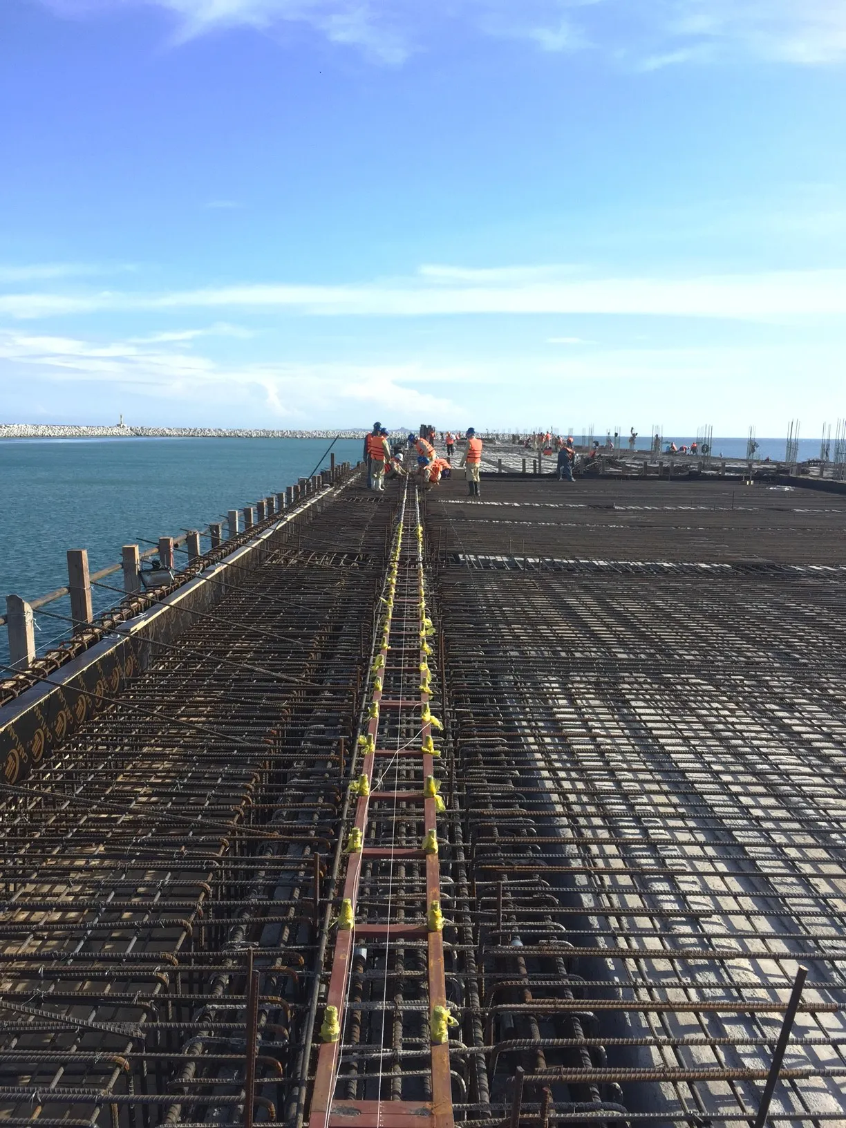 Lắp đặt đường ray không mối nối