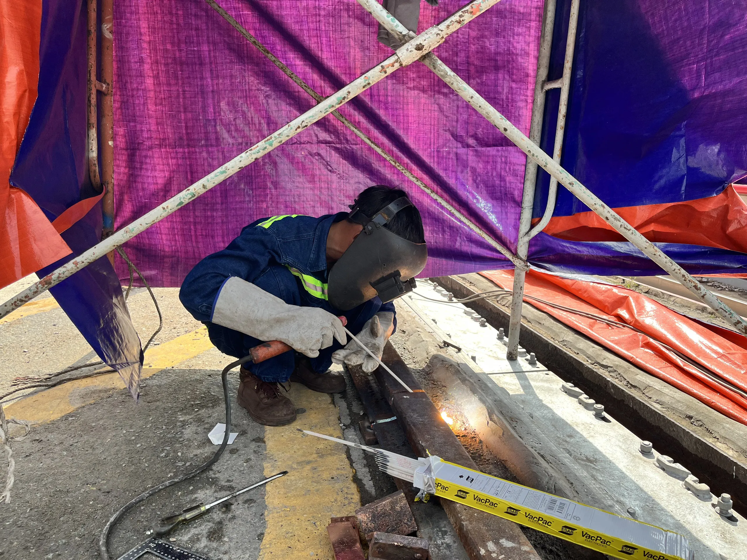 RAY CẦU TRỤC - QUY TRÌNH LẮP ĐẶT VÀ HÀN RAY