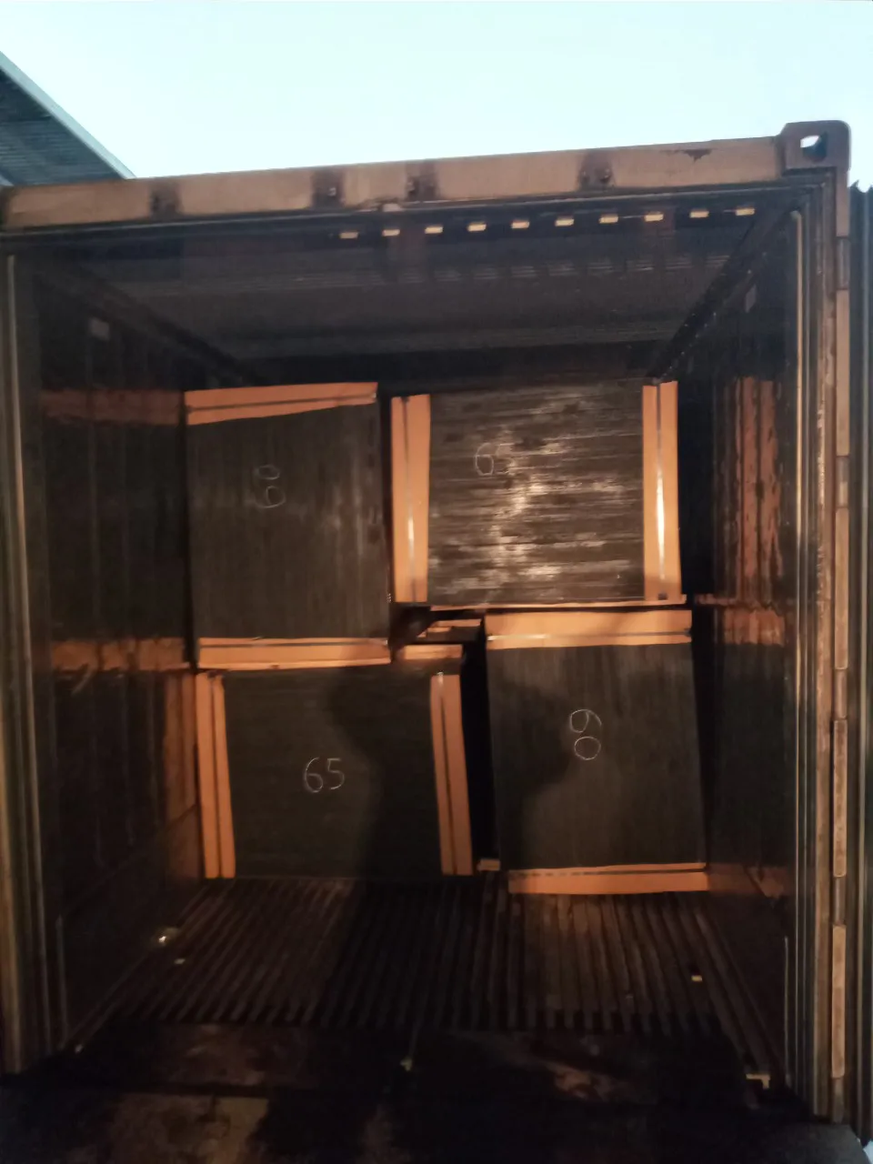 Rut van ep tu container tai Tan Uyen - Binh Duong