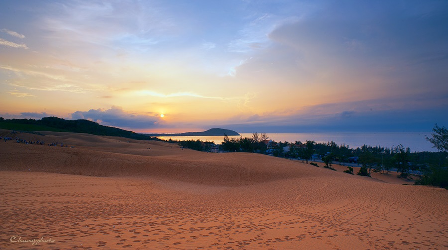 MUI NE JEEP TOUR WHITE & RED SAND DUNES, FAIRY STREAM, FISHING VILLAGE
