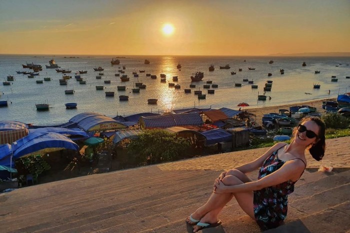 JEEP TOUR MUI NE RED/ WHITE SAND DUNES, FAIRY STREAM, FISHING VILLAGE ...