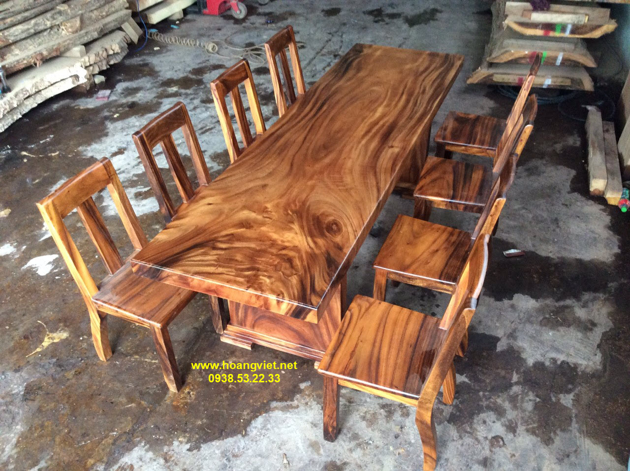 Cách chọn mặt bàn gỗ me tây nguyên khối đảm bảo chất lượng