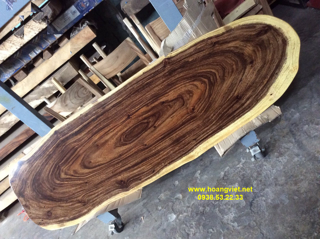 Sự thật về độ đẹp và chất lượng của mặt bàn gỗ me tây tại TPHCM.