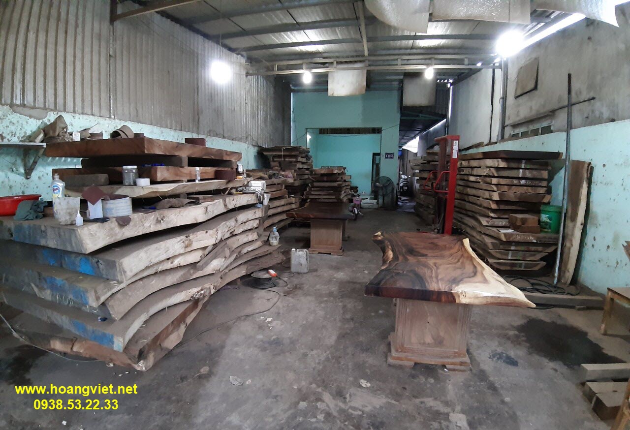 Những bộ bàn ăn gỗ me tây nguyên khối đẹp mê hồn bởi hệ vân siêu đẳng.